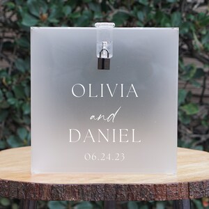 Minimalistic Personalized Name Card Box Wedding Acrylic Card Box With ...