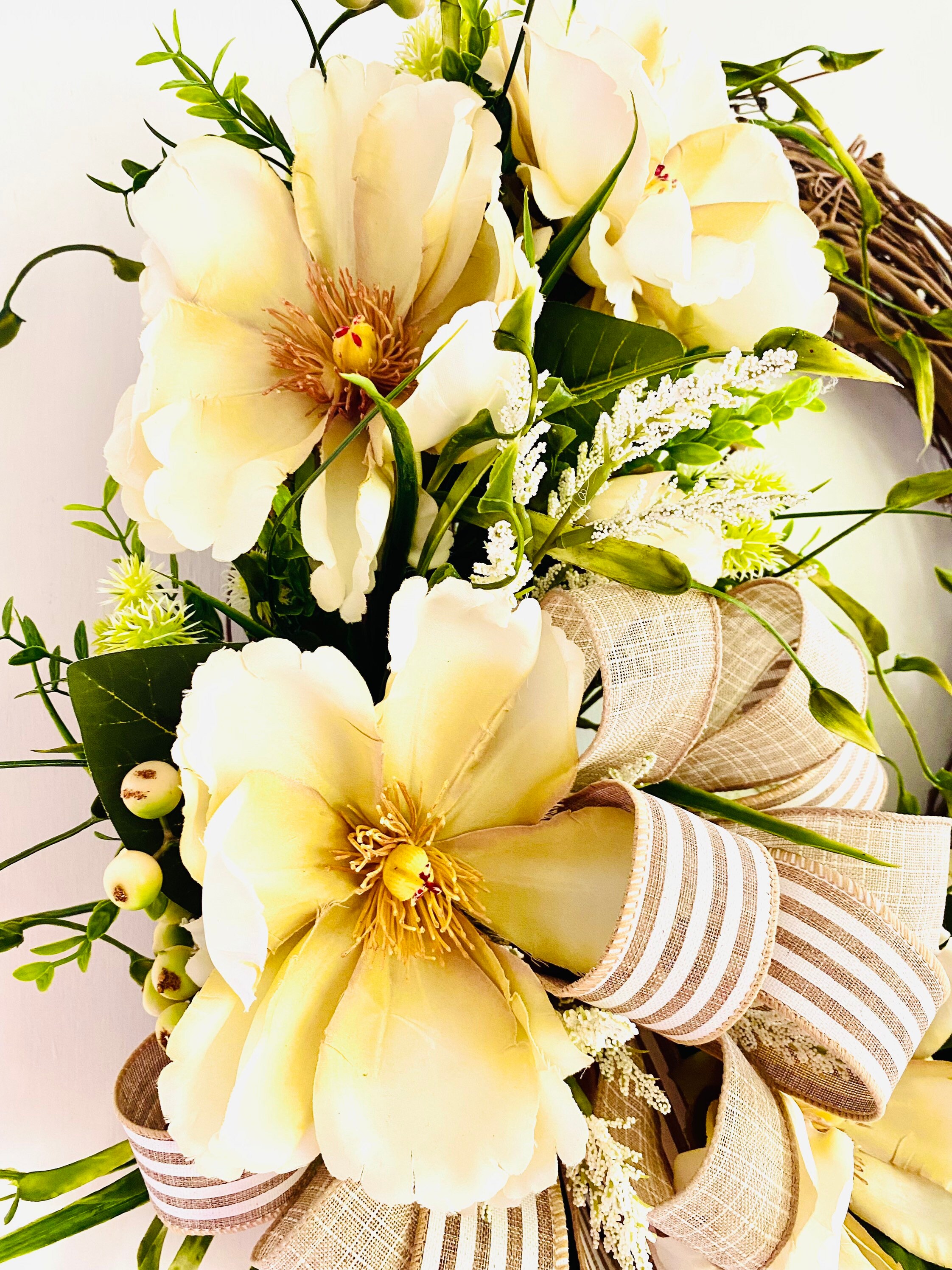 Farmhouse Magnolia Wreath: Year-round Floral Decor for Front Door ...