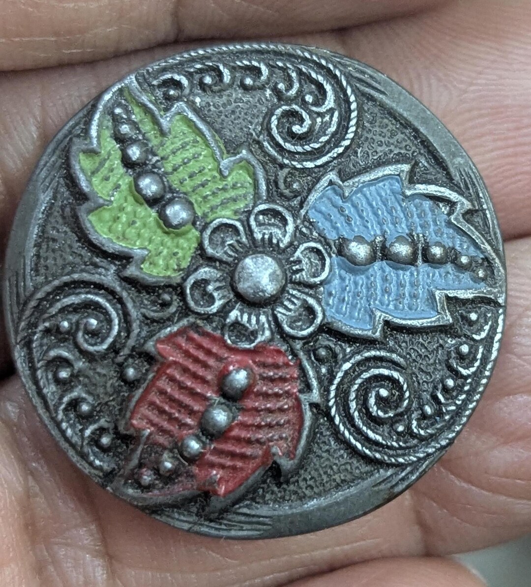 Vintage Hand Painted Tin Button With 3 Leaf Trefoil Design Enamels. 1 ...