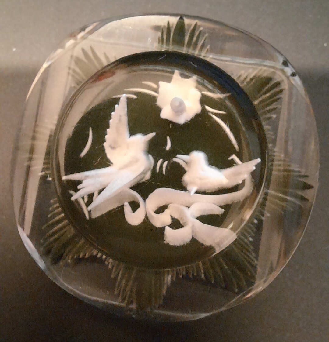 Doves of Peace Stunning Vintage Lucite Button. Large 35mm Diameter ...