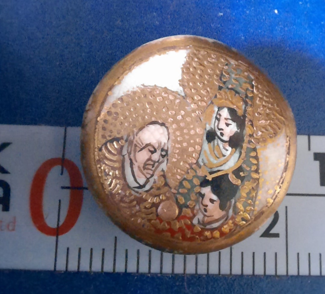 Button Japanese Satsuma of 3 People. 1.8cm Diameter. Signed. - Etsy