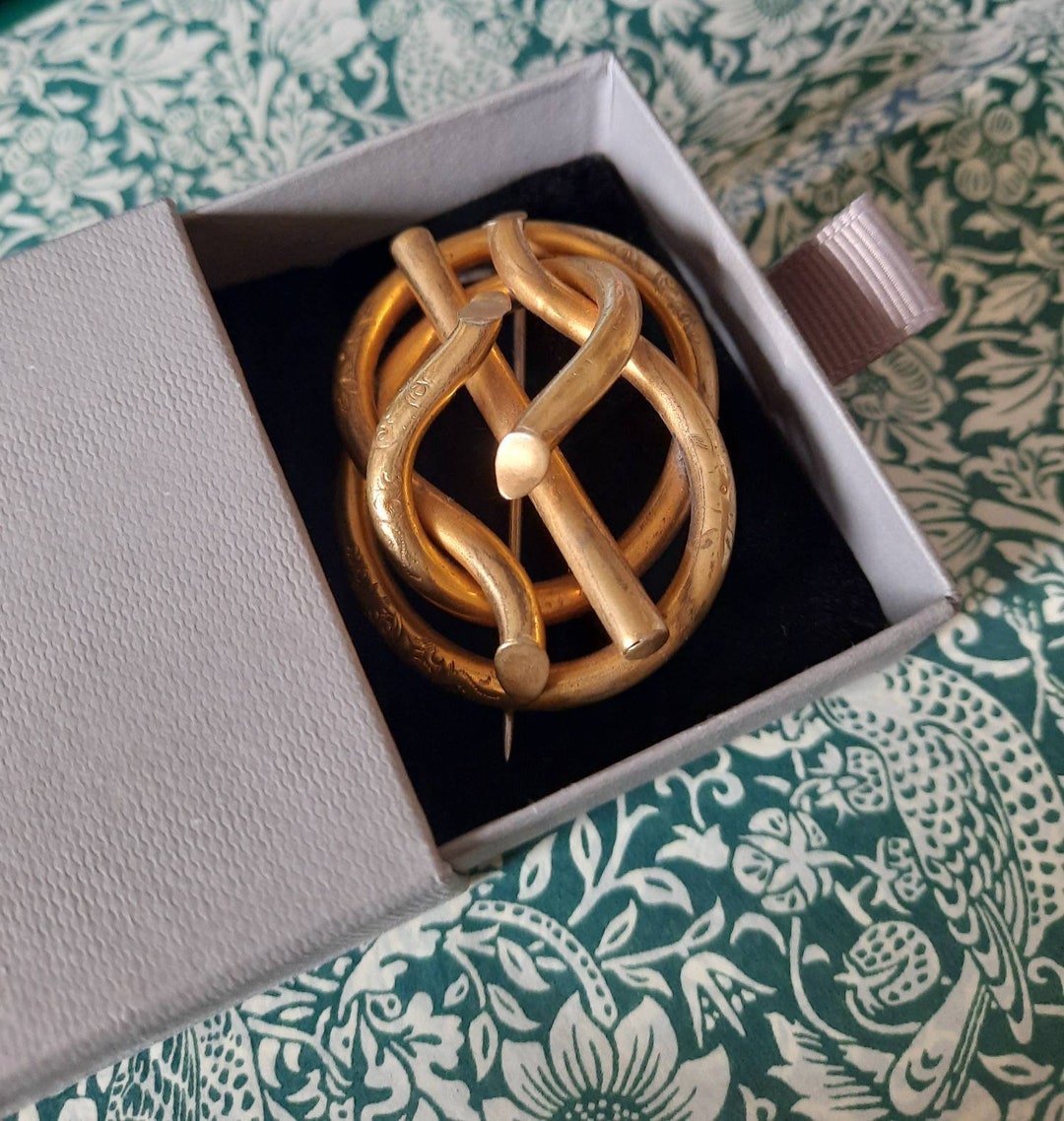 Pinchbeck Gold Victorian Perpetual Eternal Knot Sweetheart Brooch..with ...