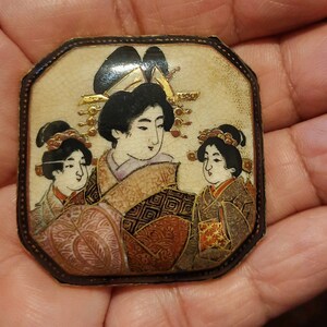 Japanese Satsuma Geisha Brooch. Large 4.5cm Diameter. - Etsy