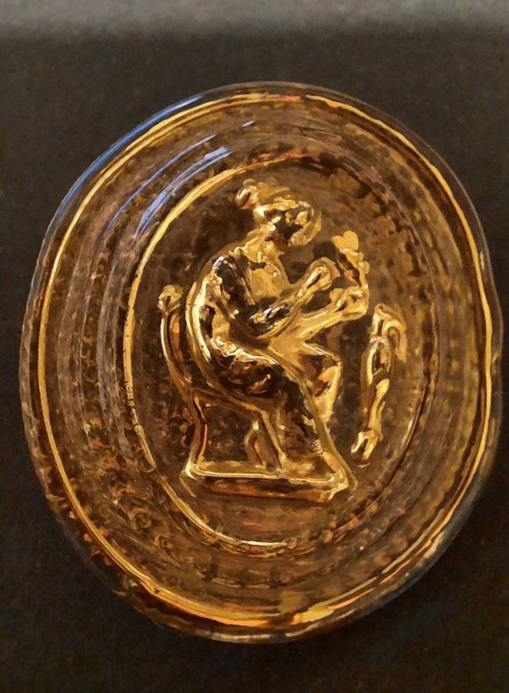 Bimini/orplid button maiden seated at a spinning loom. 3cm by - Etsy 日本