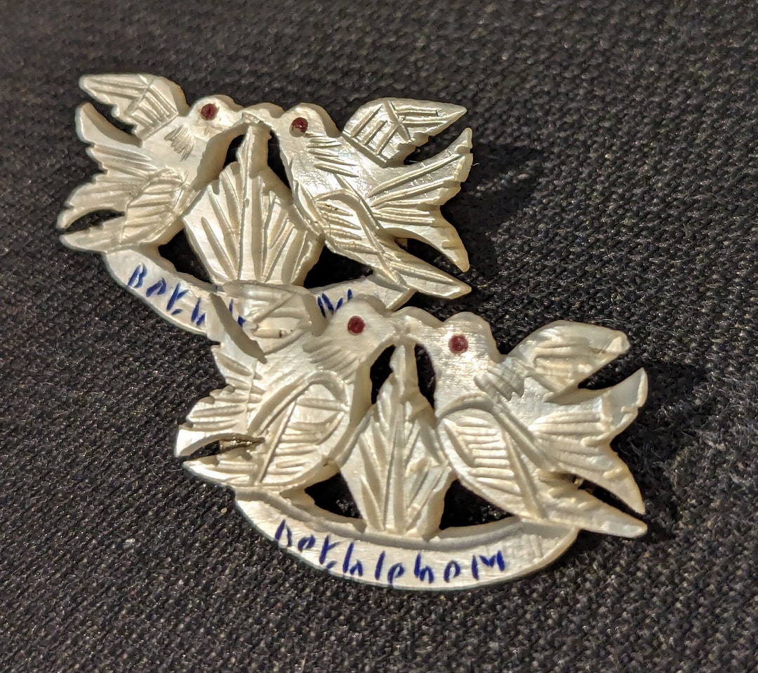 2 Doves of Peace Brooch Pins X 2 in Hand-carved Mother of Pearl From ...