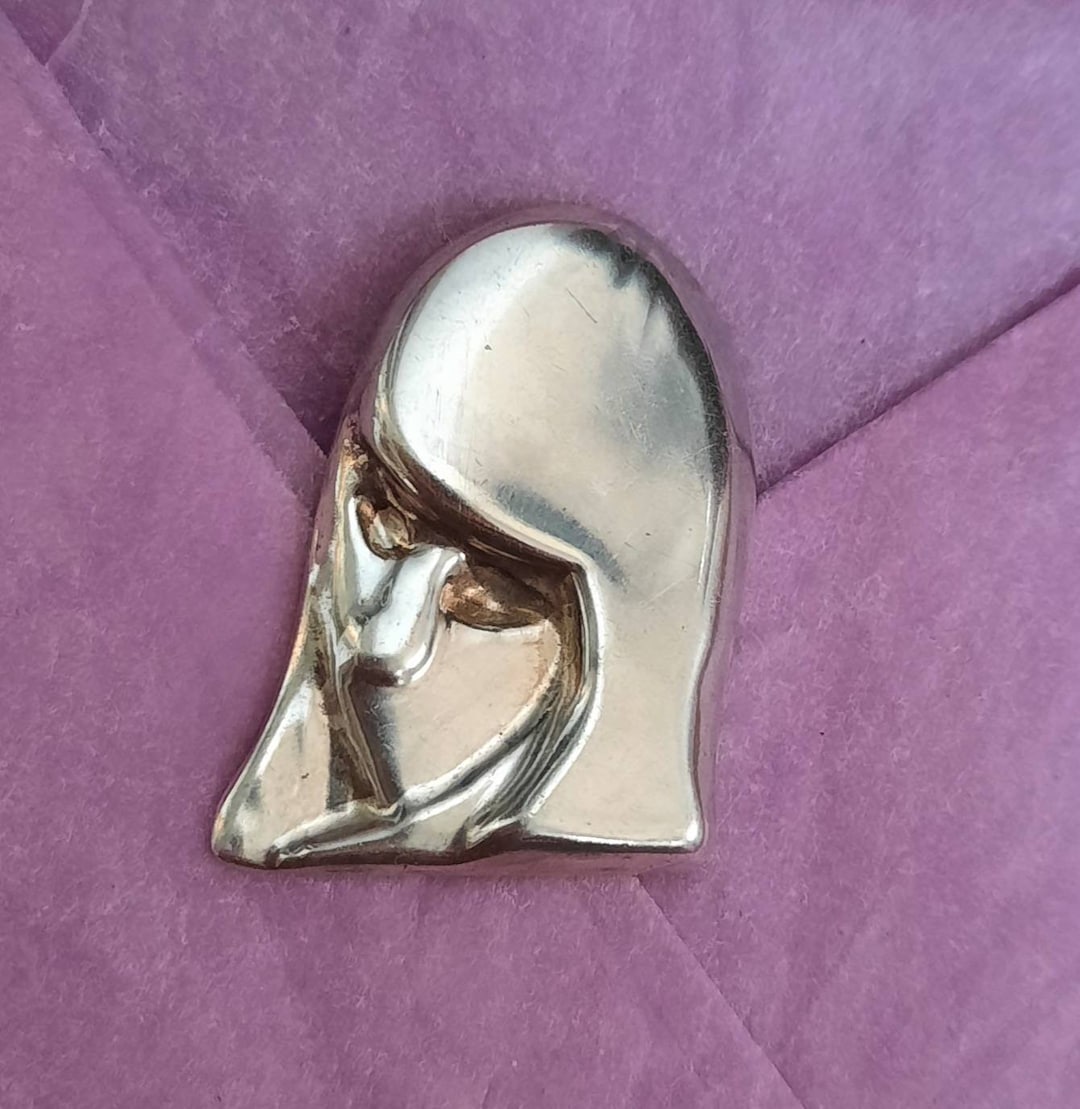 Button Stylised Female Head in Sterling Silver. 30.4mm by 19.5mm ...