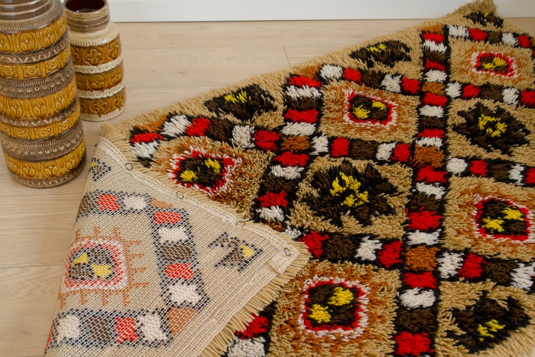 Mid Century Rya Teppich in braun, Geometrisches Design handgeknüpfter ...