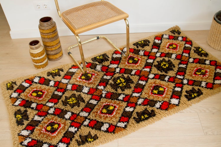 Mid Century Rya Teppich in braun, Geometrisches Design handgeknüpfter ...