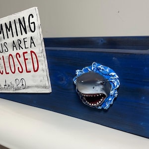 Jaws Movie Decor, Funny Bathroom Humor, Fun Bath Storage, Jaws, Shark ...