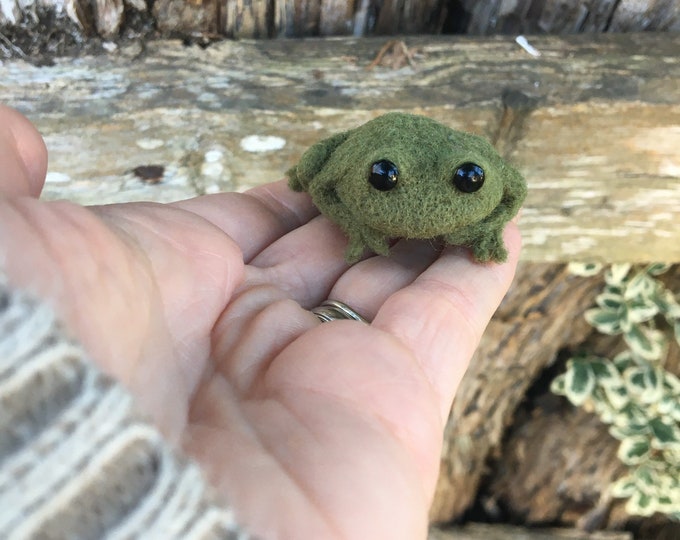Needle Felted Green Frog Wool Sculpture Realistic Frog Art Gift for ...