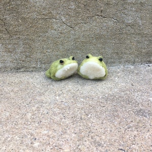 Set of Two Miniature Needle Felted Toads Wool Sculpture Toad Figurines ...