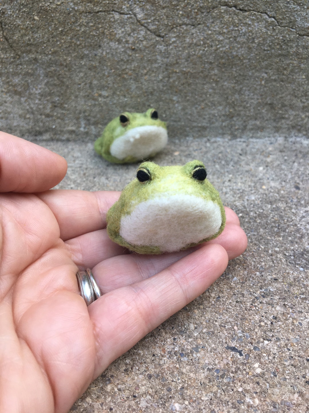 Needle Felted Toad Small Wool Toad Handmade Toad Sculpture Cute Pocket ...