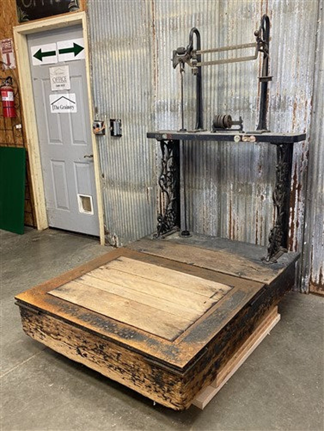 Vintage Howe Platform Scale, Industrial Scale, Early 1900s Cast Iron ...