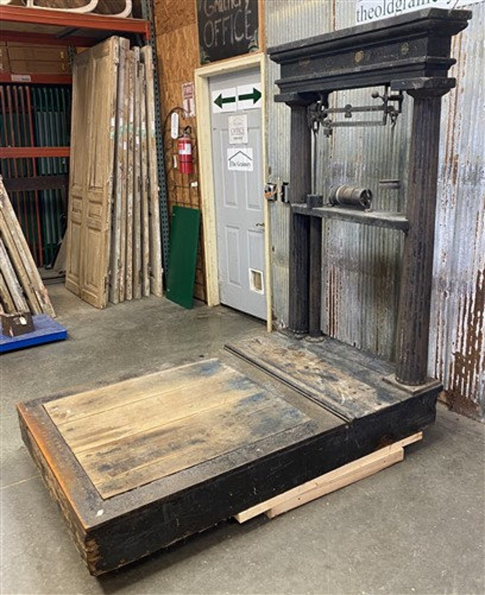 Vintage Howe Platform Scale, Industrial Scale, Early 1900s Cast Iron ...