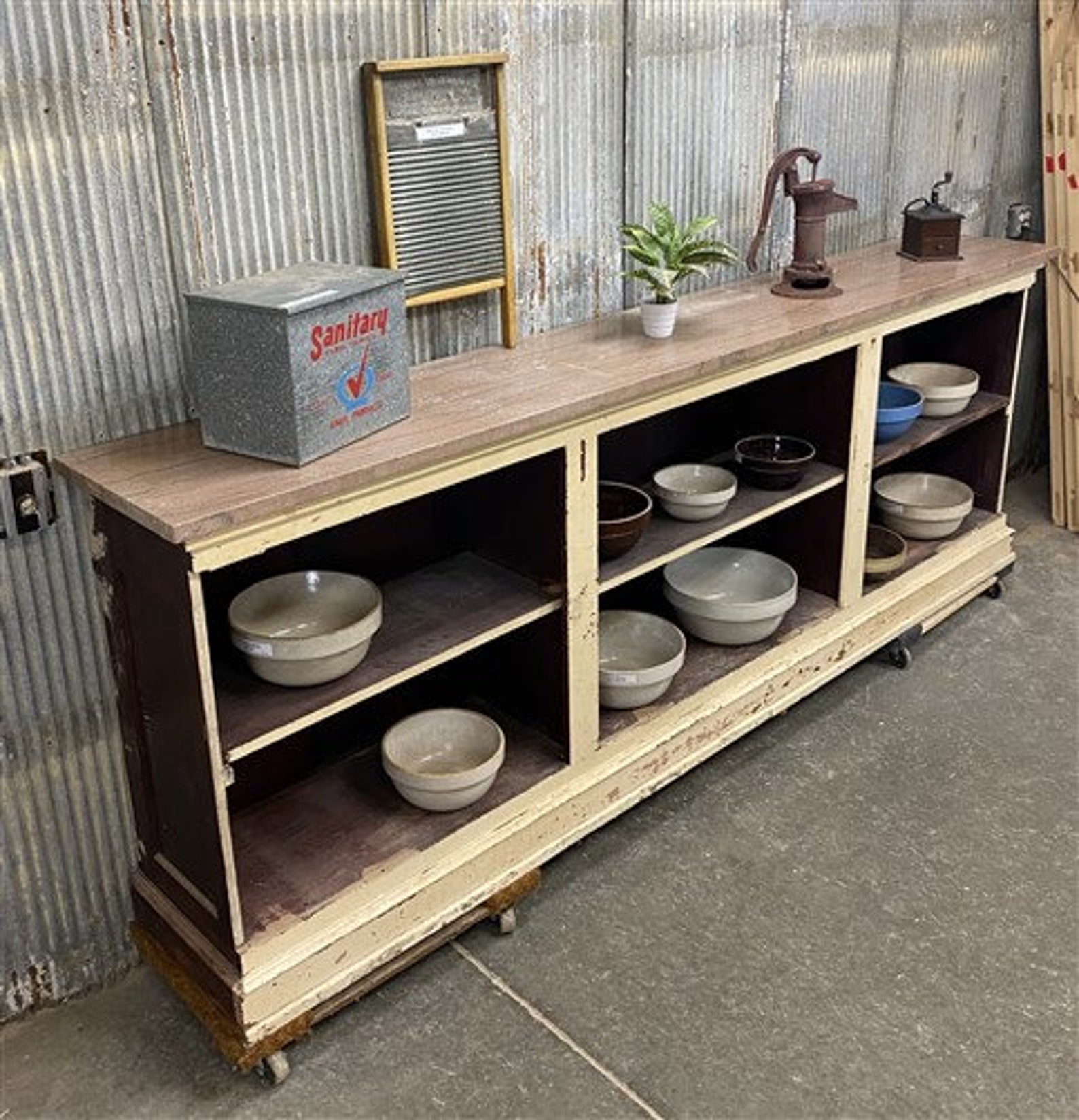 Store Counter Display Table, Tavern Bar, Kitchen Island, Back Bar Store ...
