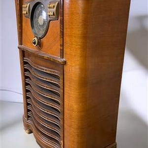 1940 Zenith Model 10S464 Radio, Vintage Floor Model, Wooden Cabinet ...