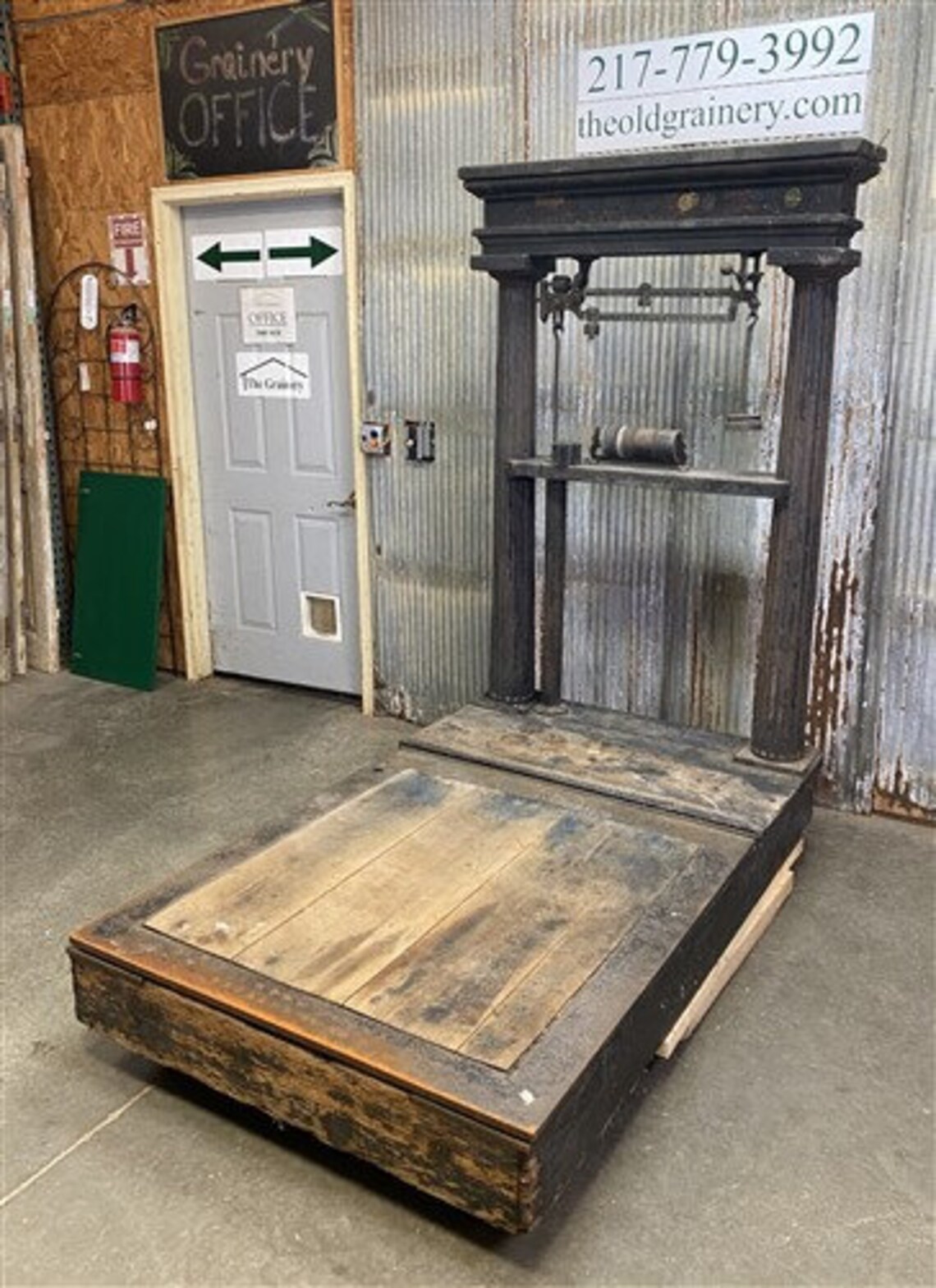 Vintage Howe Platform Scale, Industrial Scale, Early 1900s Cast Iron ...