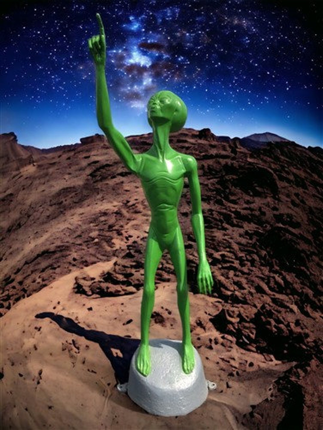 Alien Statue, Green Space Men, UFO Extraterrestrial Alien Art, Cast ...