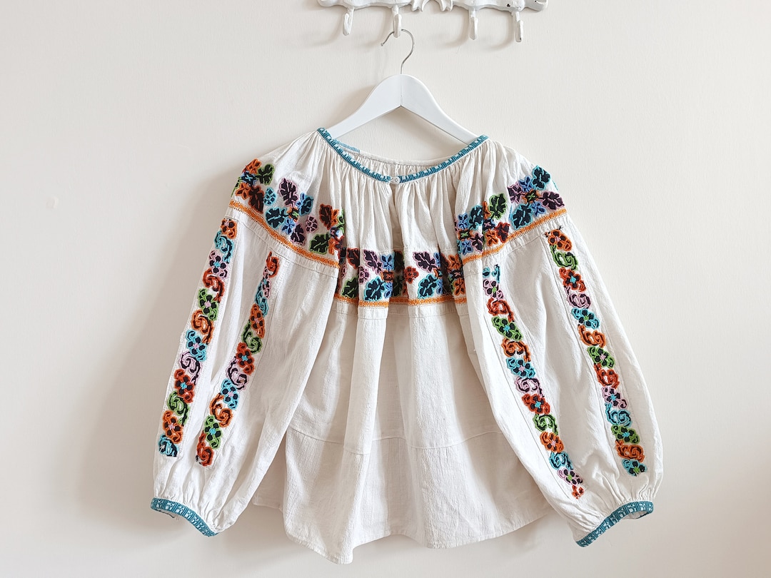 Upcycled Vintage rumänische Bluse gestickte Blumen und Perlen - Etsy.de