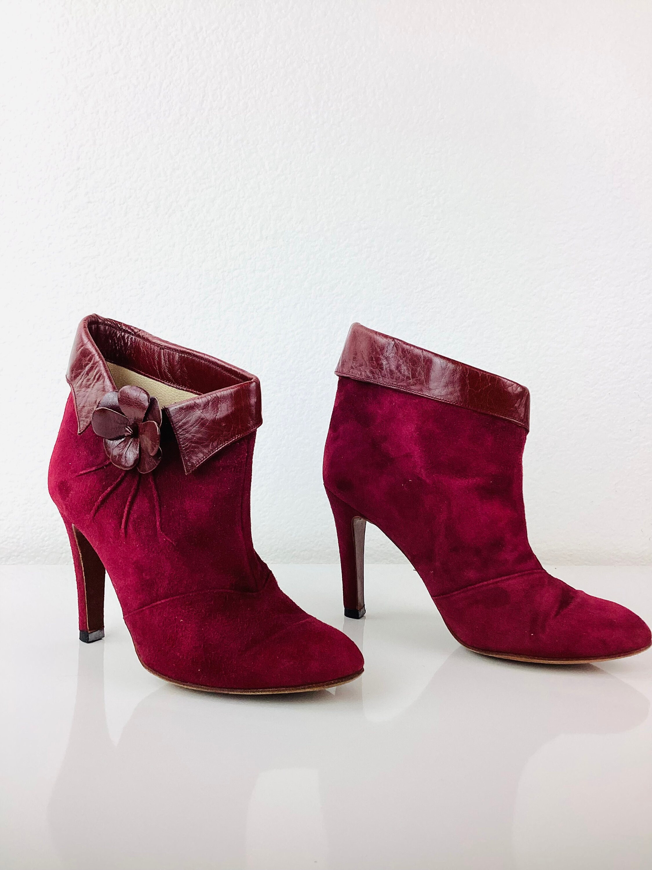 Vintage 1970s / 1980s WINE SUEDE & LEATHER Pleated Flower High Heel ...