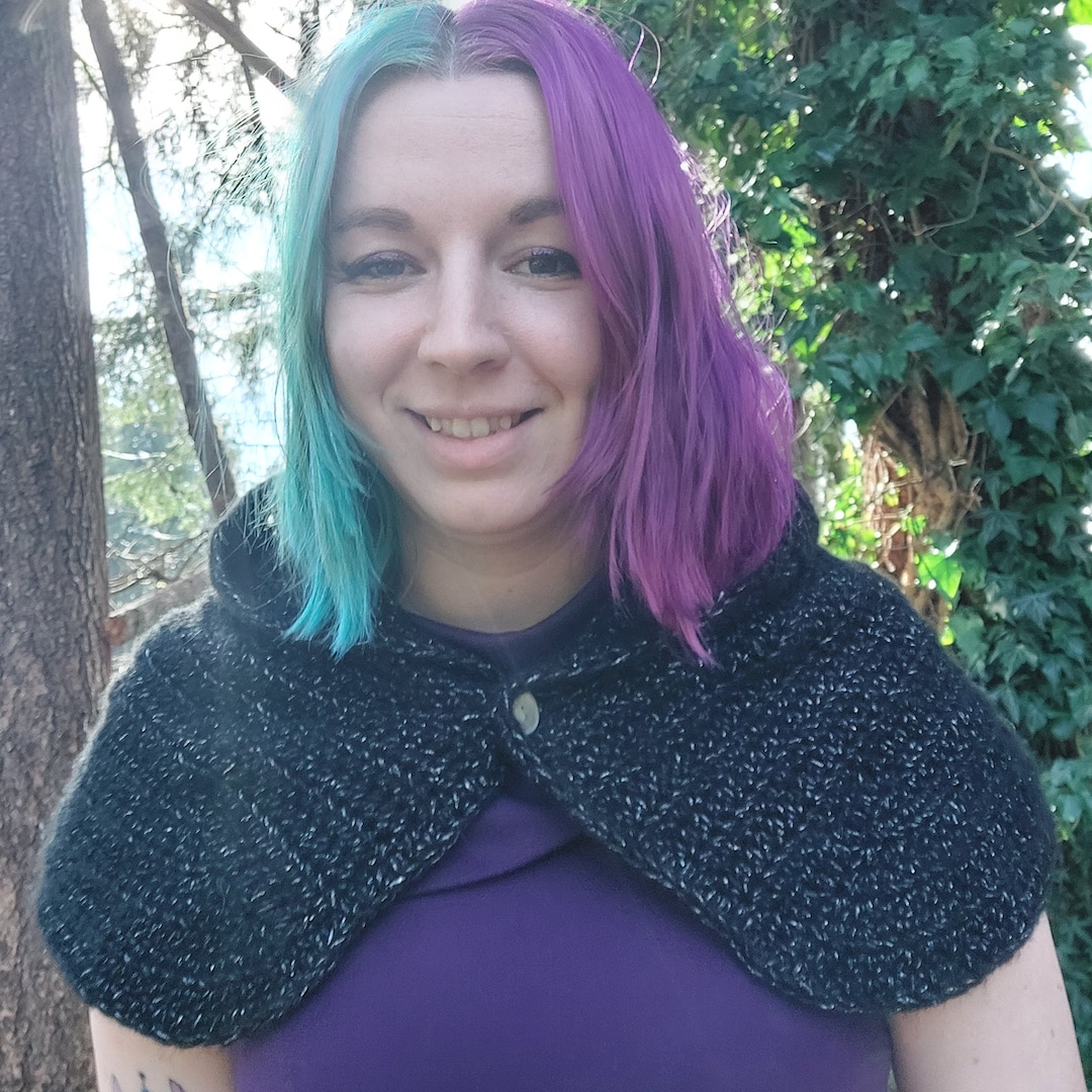 Side Quest Capelet Short Cape / Cloak With Hood & Button Closure Dnd ...