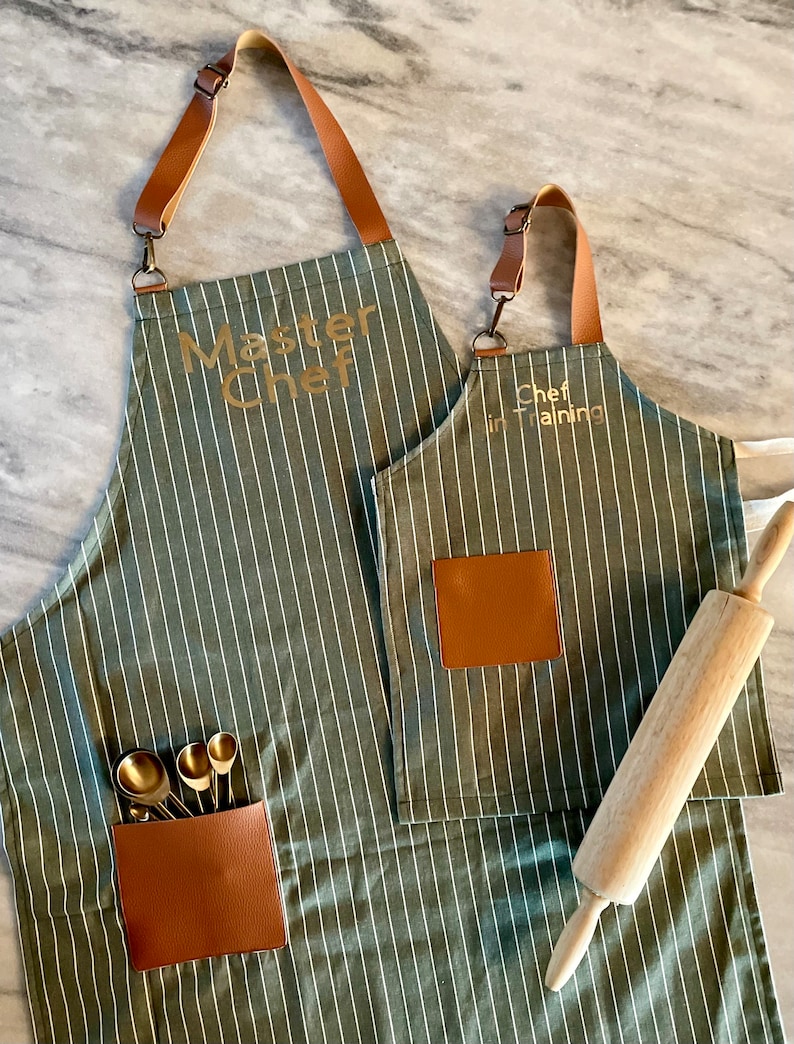 Mommy and Me Apron Set: Personalized Baking Aprons - Etsy