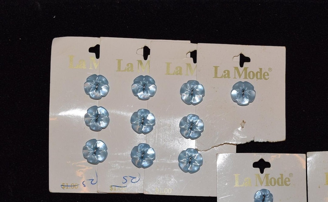 VINTAGE La Mode Buttons Baby Blue Japan No. 37368 and 37367 Flower ...