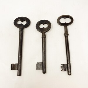 Large Antique Iron Skeleton Keys (set of 3) - Etsy