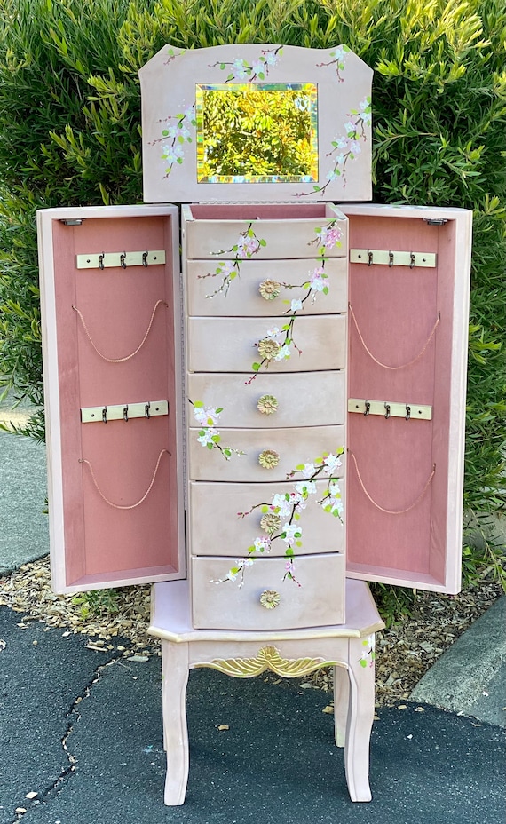 Stand up jewelry box store
