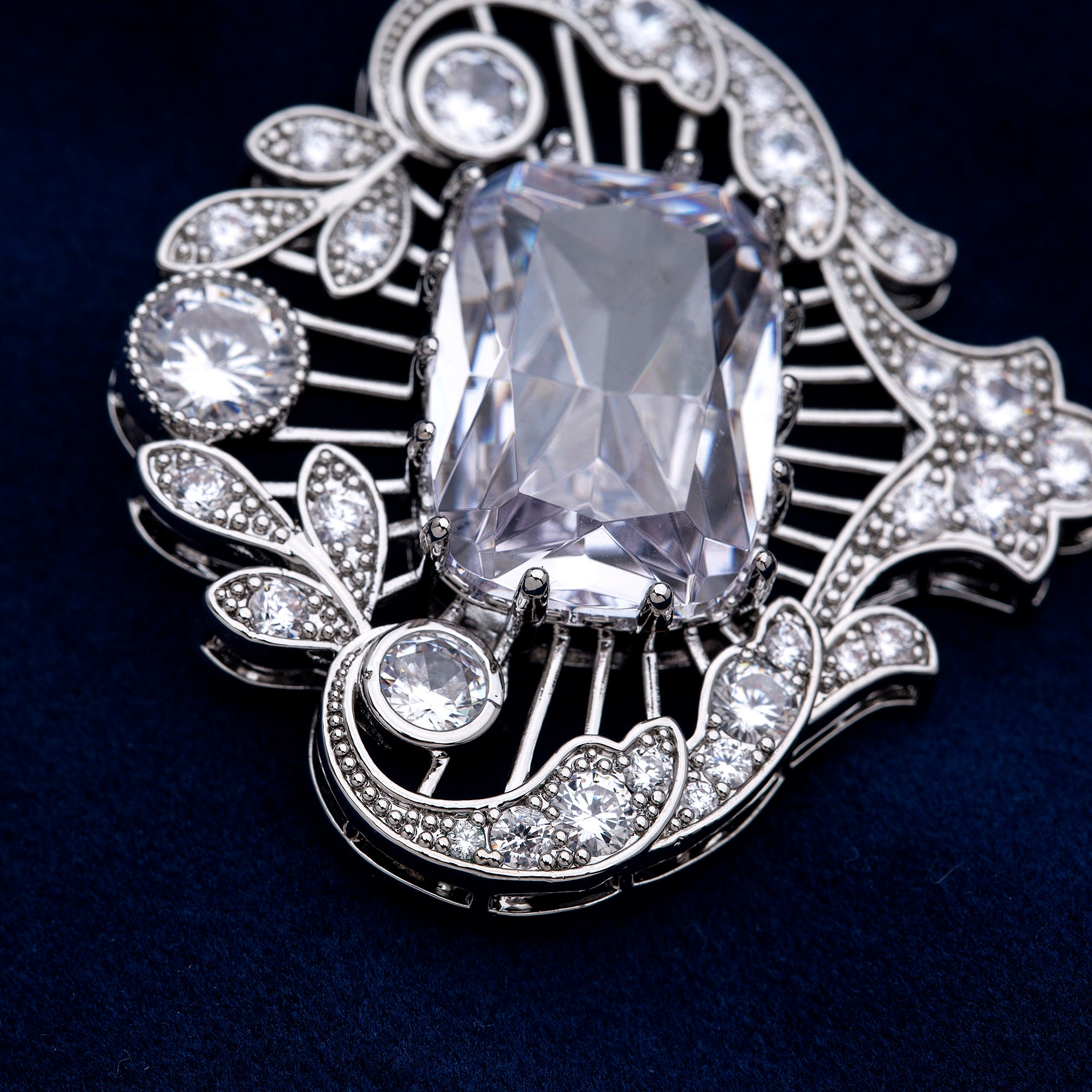 Queen Elizabeth’s EXCLUSIVE Cullinan VI and VIII Brooch Full Size ...