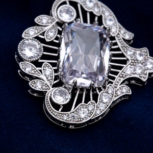 Queen Elizabeth’s EXCLUSIVE Cullinan VI and VIII Brooch Full Size ...