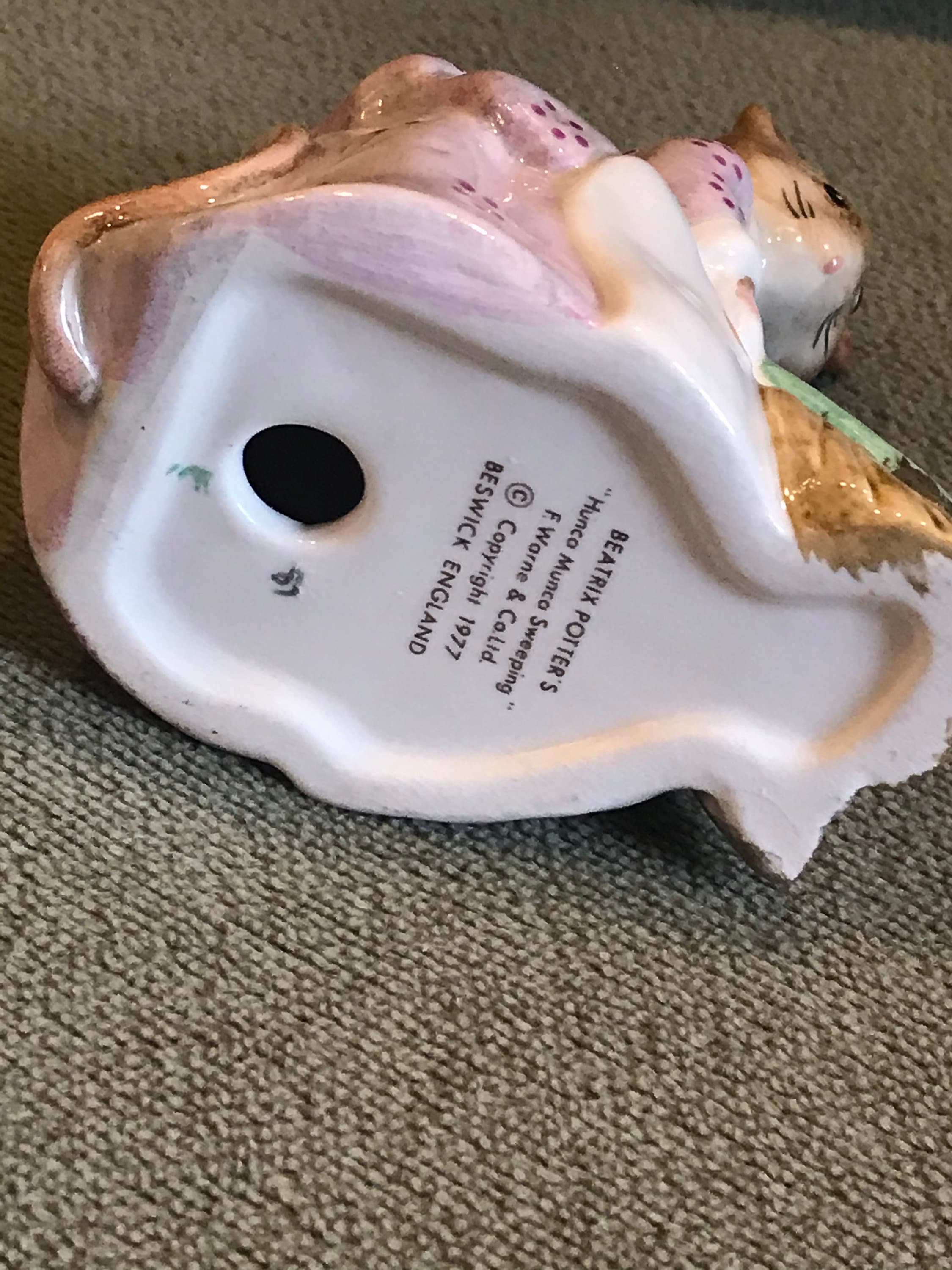Beatrix Potter Hunka Munka Sweeping Mouse Beswick England Vintage ...