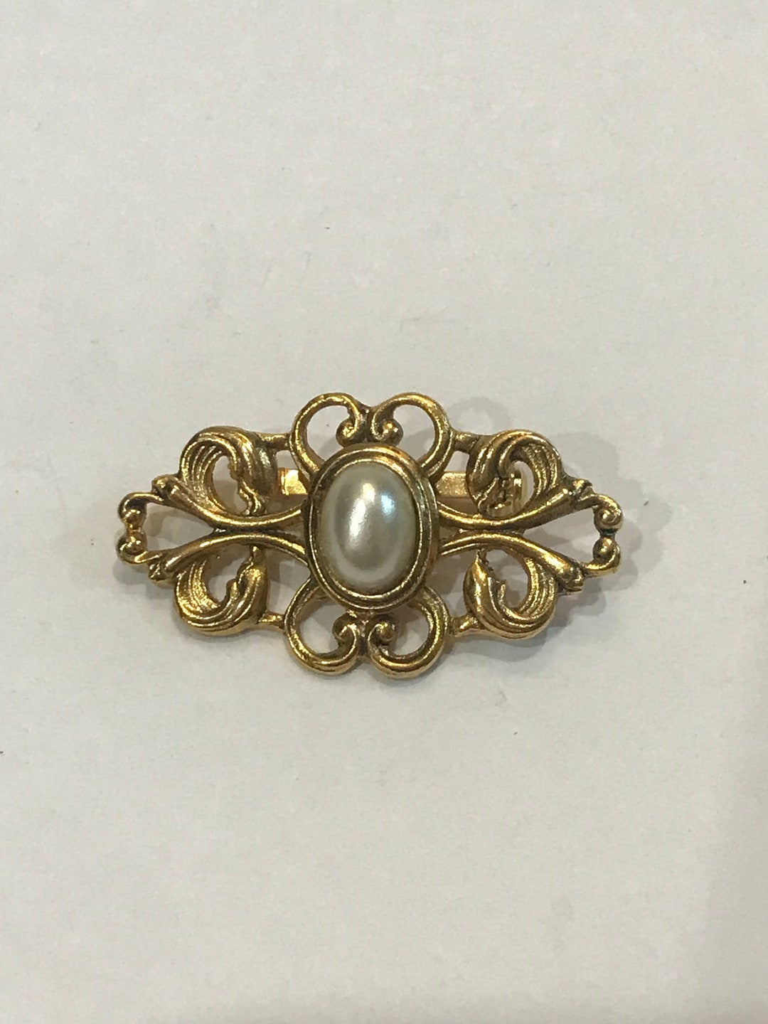 Vintage Victorian Theme Brooch Pin - Etsy