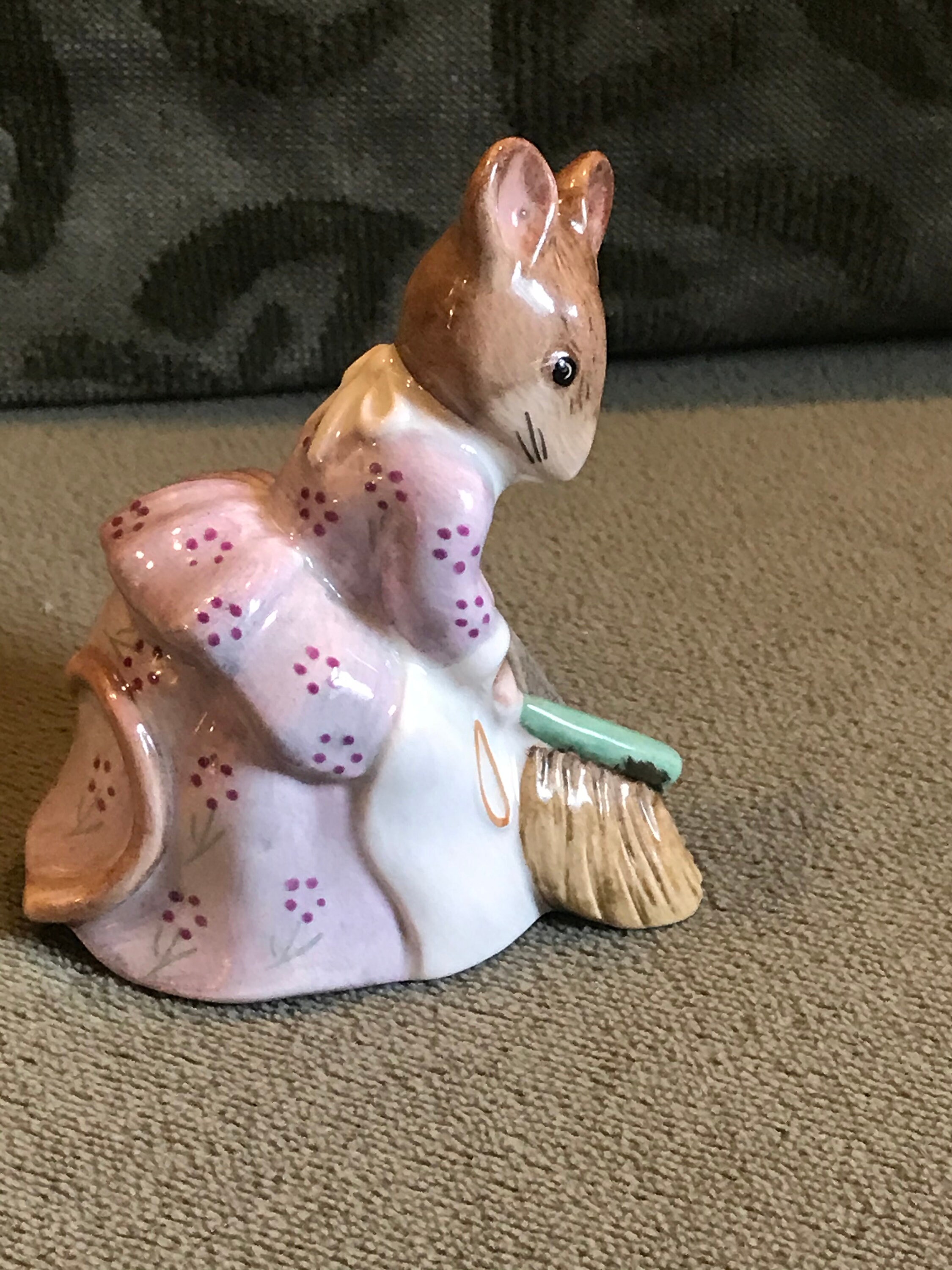 Beatrix Potter Hunka Munka Sweeping Mouse Beswick England Vintage ...