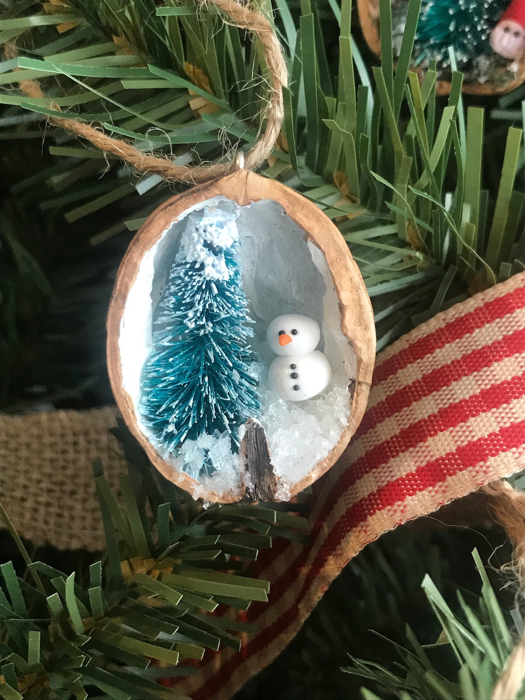 Snowman in a Nutshell- Handmade Walnut Shell Christmas Decoration - Etsy
