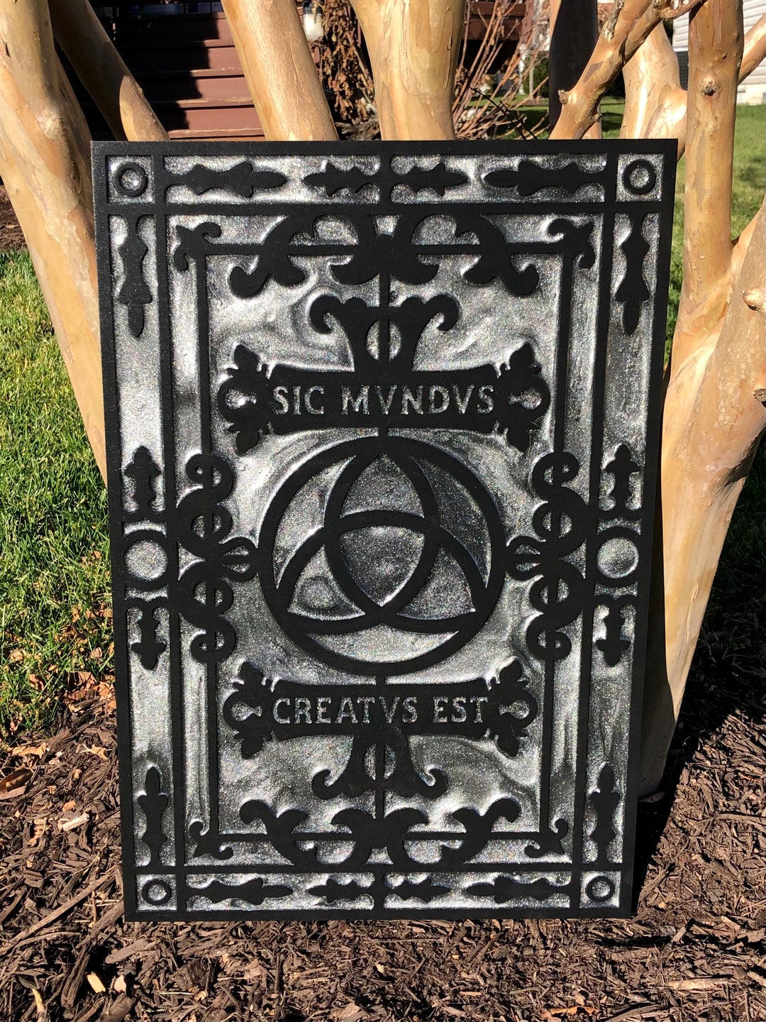 DARK CAVE SIGN "sic Mundus Creates Est" | Jonas/stranger/adam | Winden ...