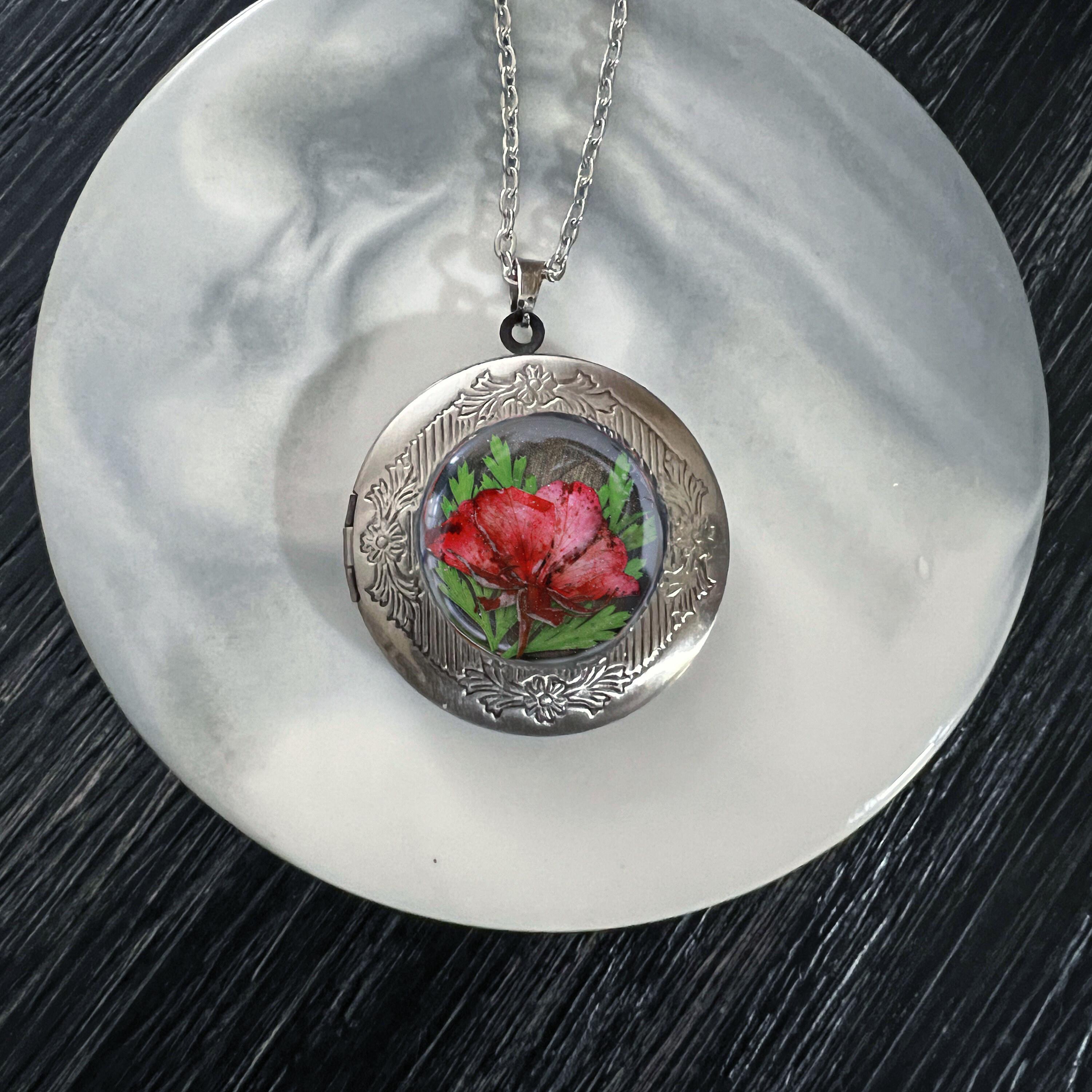 Pressed Flower Floral Rose Circular Locket Necklace| Vintage Photo ...
