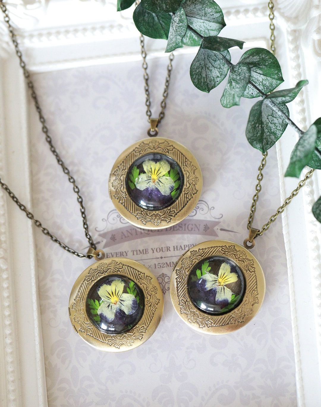 Pressed Flower Floral Round Locket Necklace| Gold Tone Vintage Photo ...