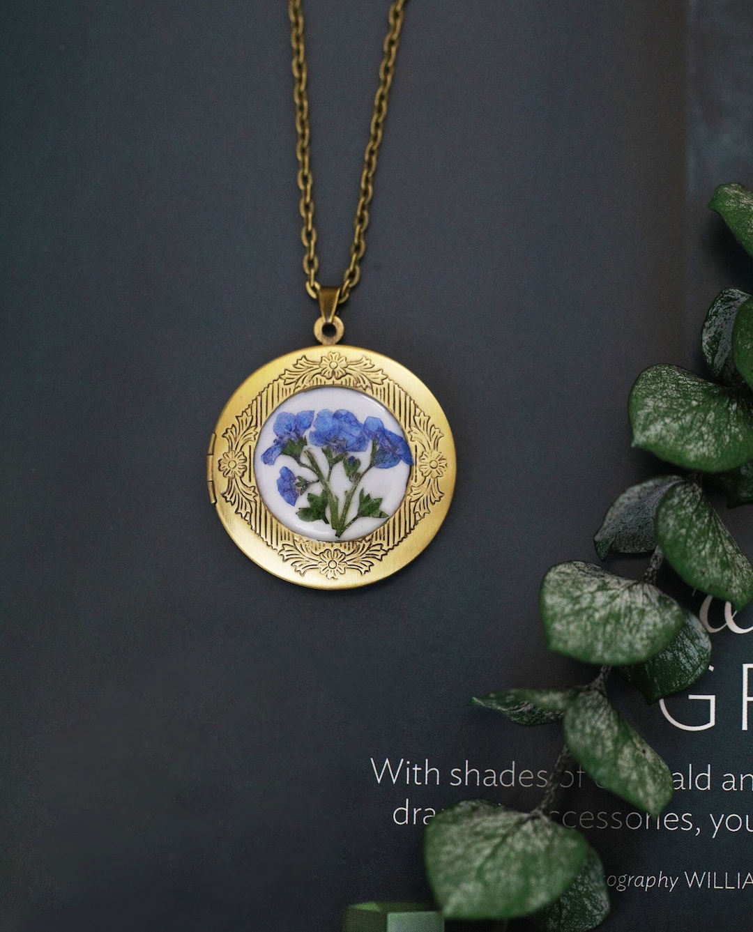 Pressed Flower Floral Round Locket Necklace| Gold Tone Vintage Photo ...