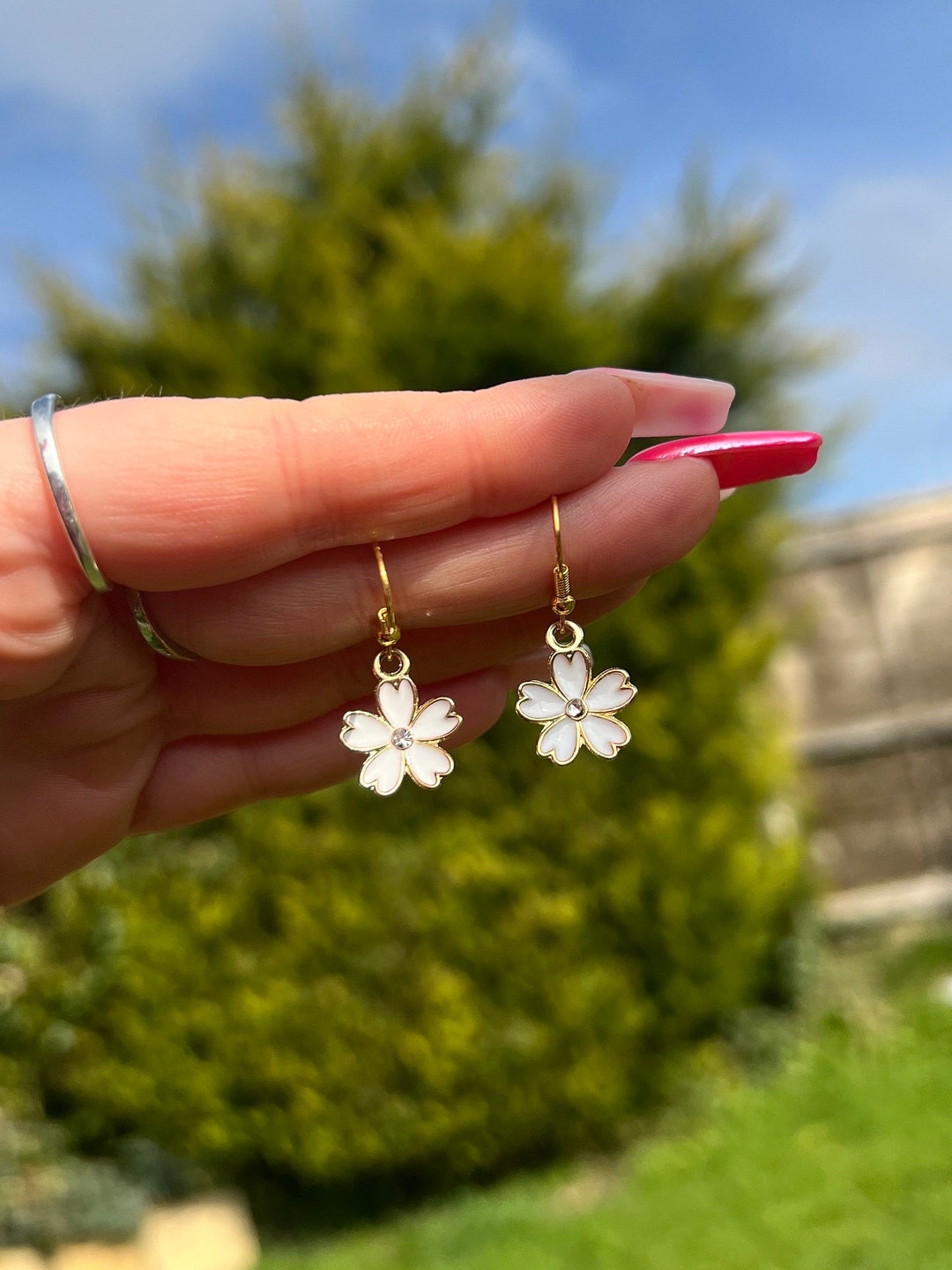 White Flowers and Hearts Gold Plated Hearts Funky Wacky Jewellery ...