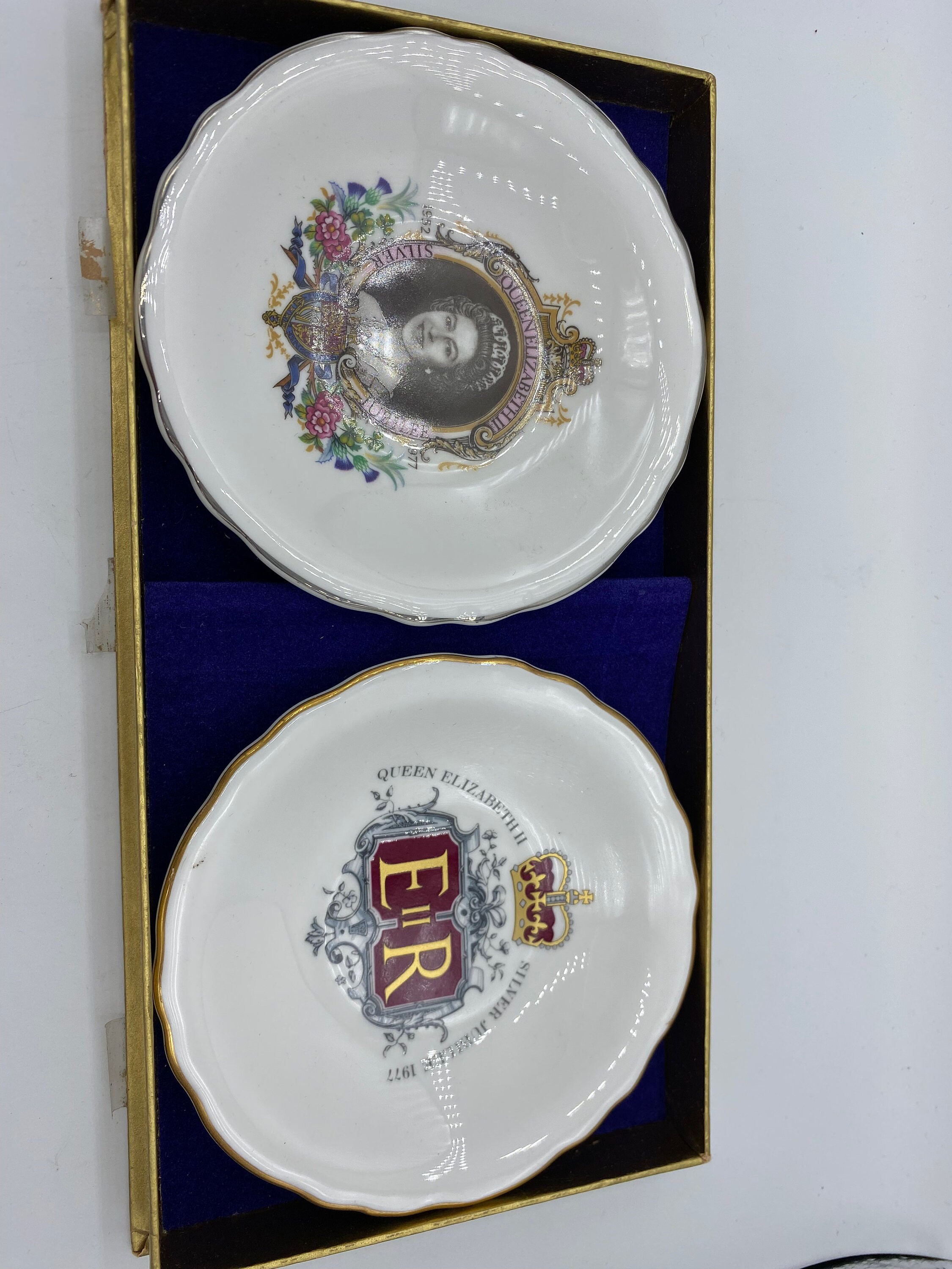 Queen Elizabeth II Silver Jubilee Plate Set - Etsy