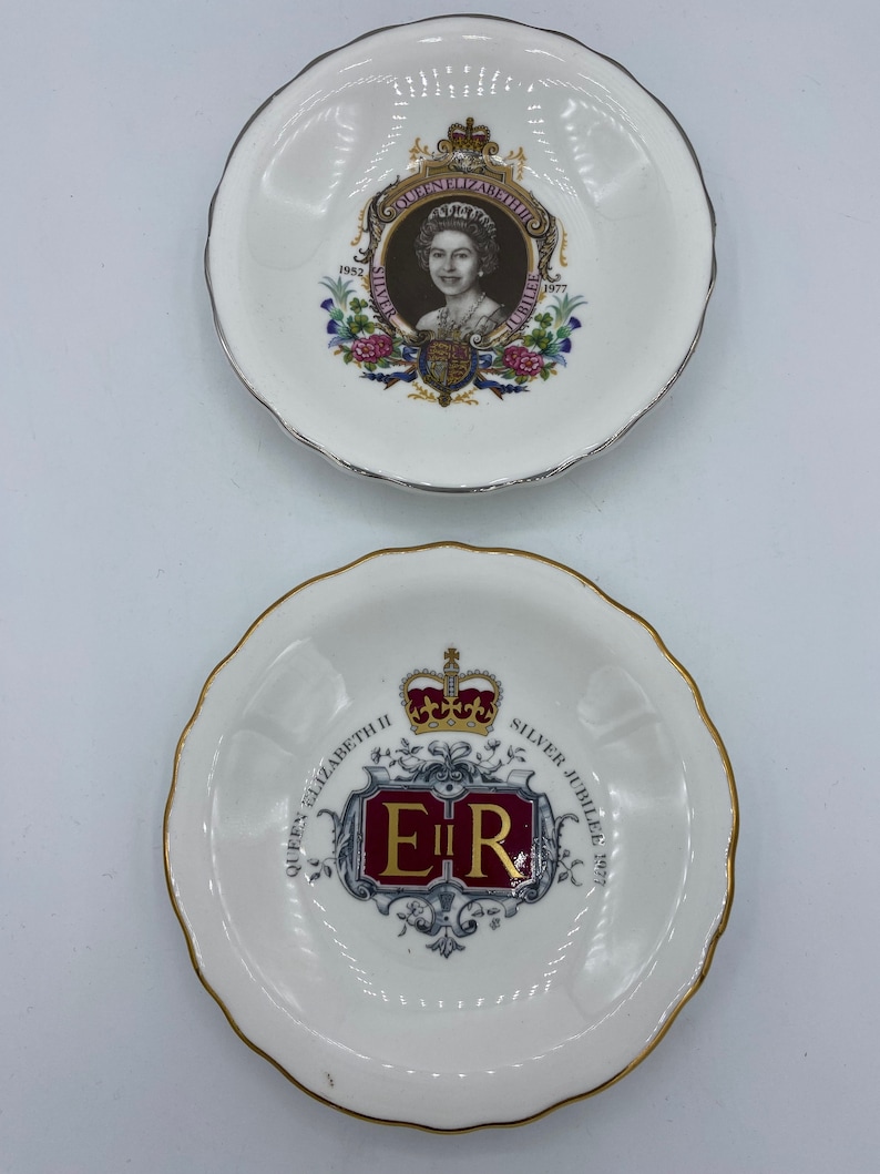 Queen Elizabeth II Silver Jubilee Plate Set - Etsy
