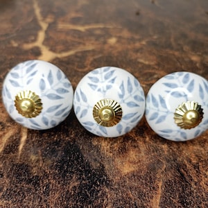 Vintage Handpainted White Floral Cabinet Knobs - Decorative Cupboard Pulls for Drawers ...