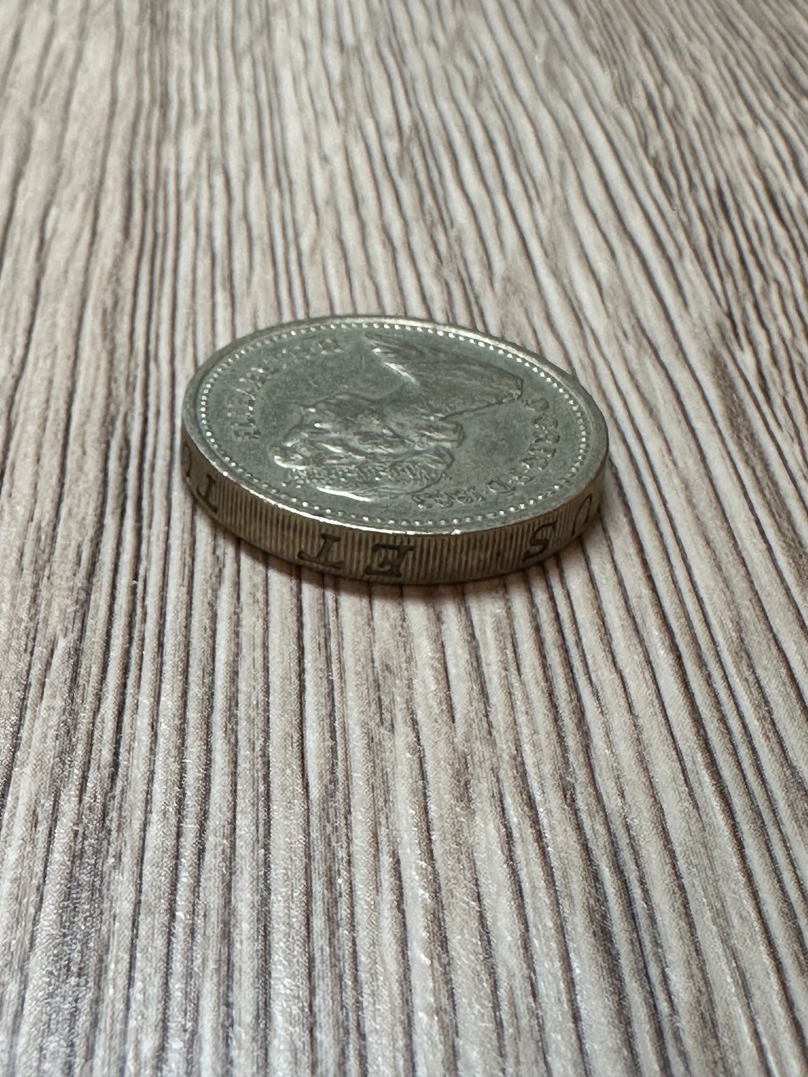 Rare Mint 1983 Royal Arms Queen Elizabeth II United Kingdom One Pound ...