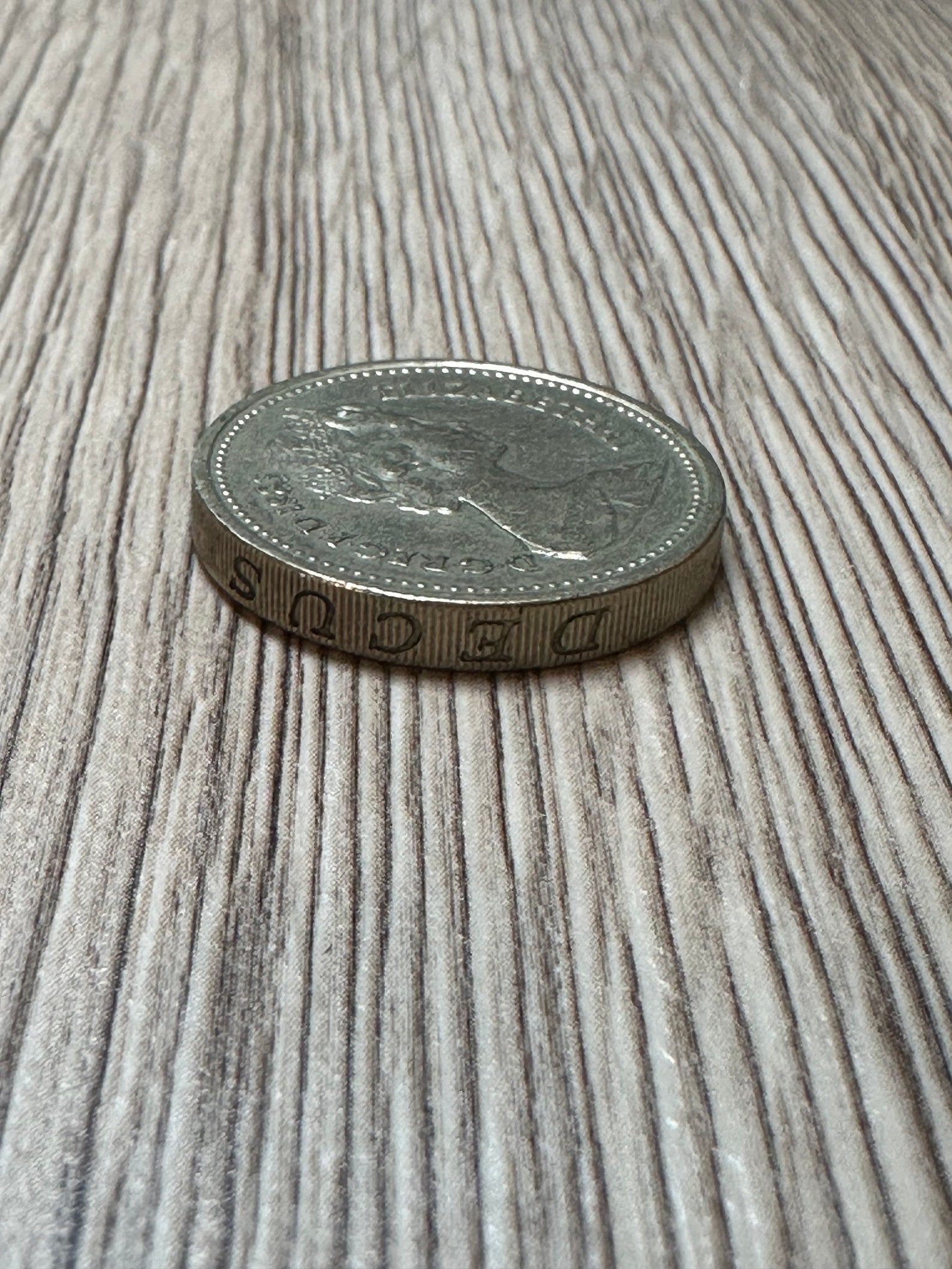 Rare Mint 1983 Royal Arms Queen Elizabeth II United Kingdom One Pound ...