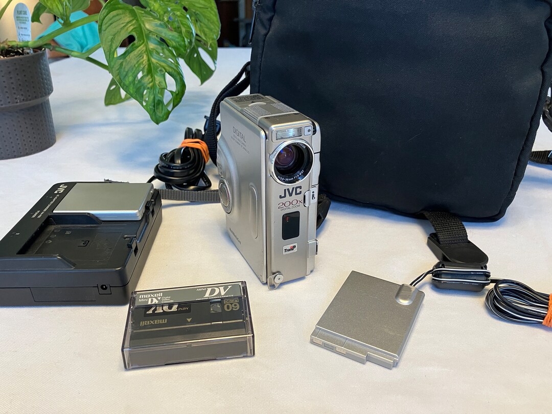 Tested 1999 JVC Cybercam Minidv Tape/memory Card Compact Camcorder With ...