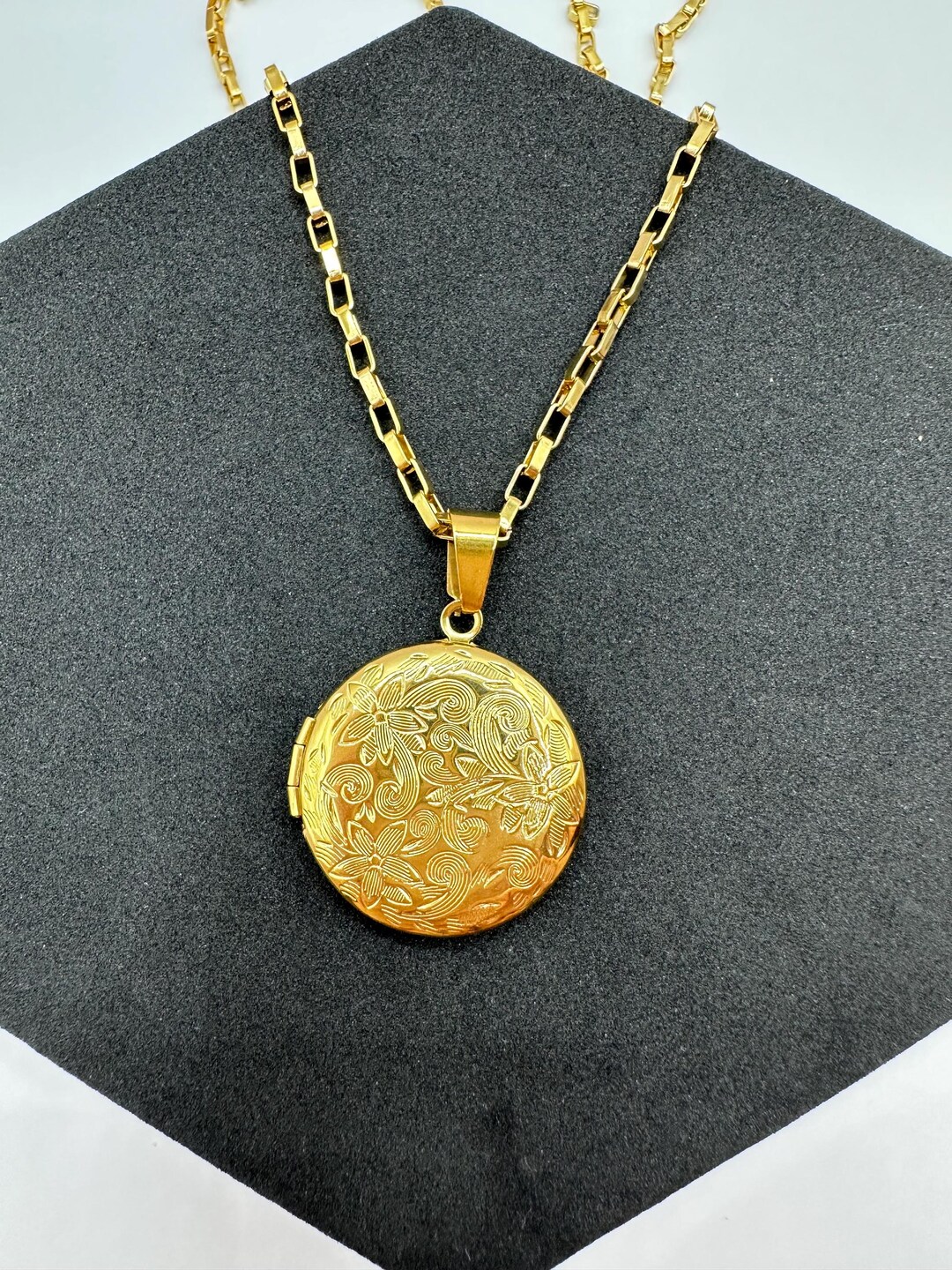Gold Round Locket Necklace, Vintage Style Photo Locket, Opening Pendant ...