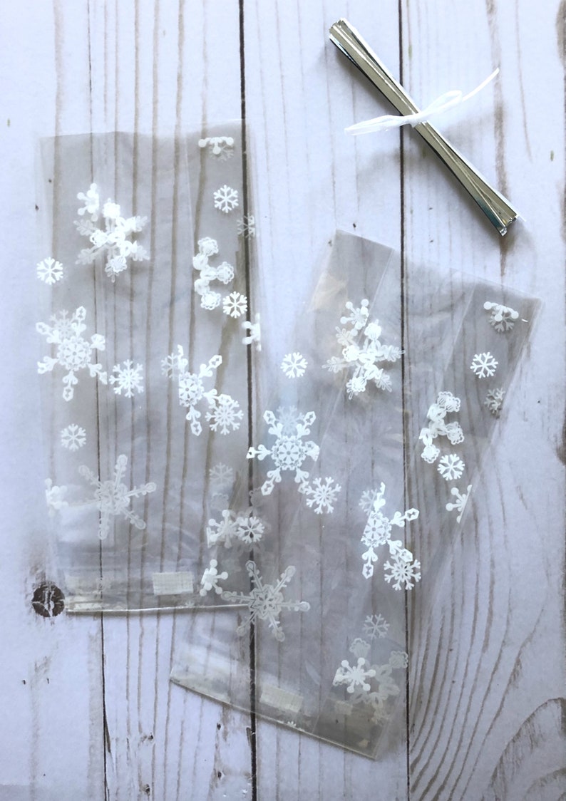 20 Snowflake Party Favor Bags Winter Treat Bags Goodie Bag | Etsy