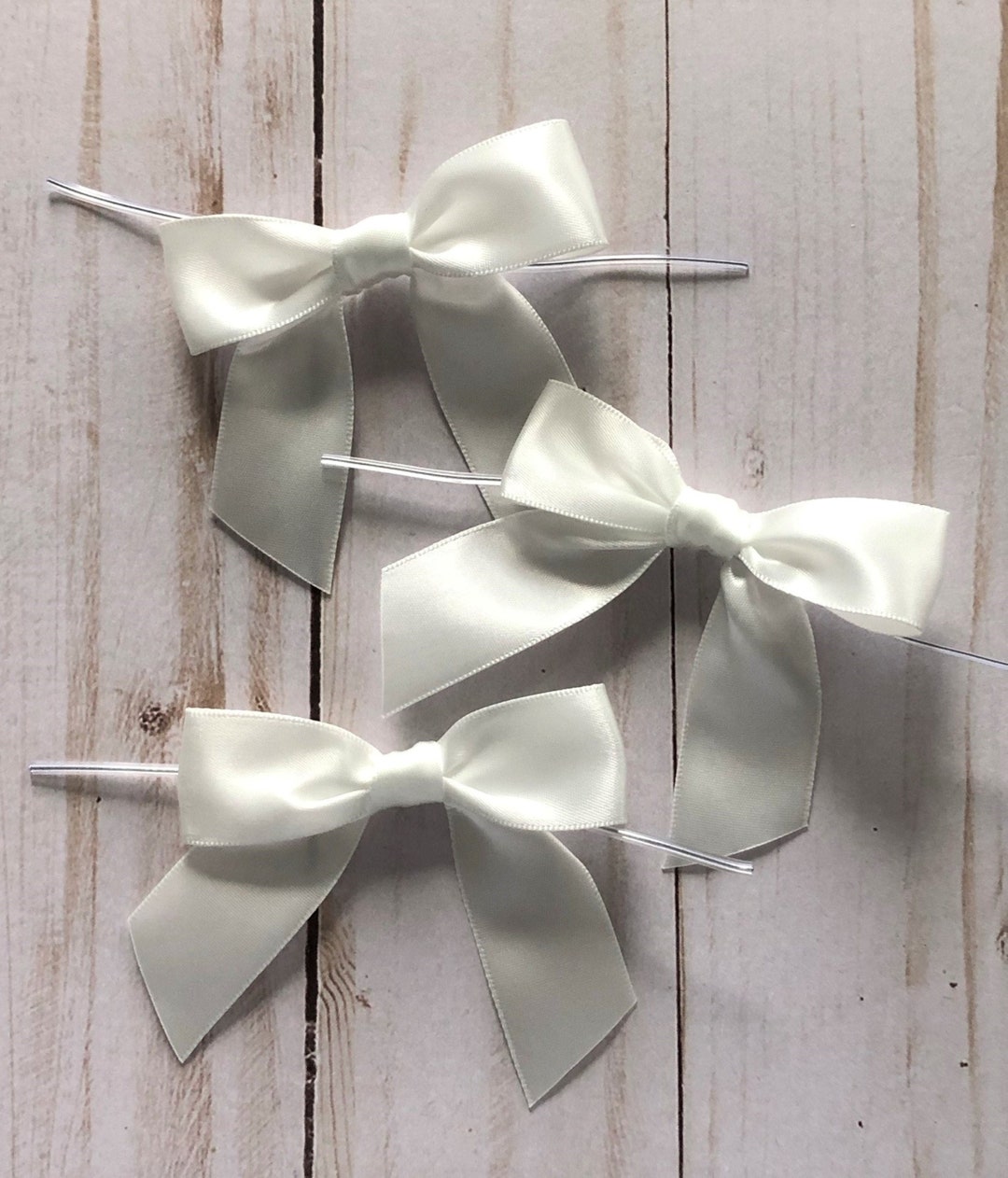 20 White Satin Bows Small White Party Favor Bow Wedding - Etsy