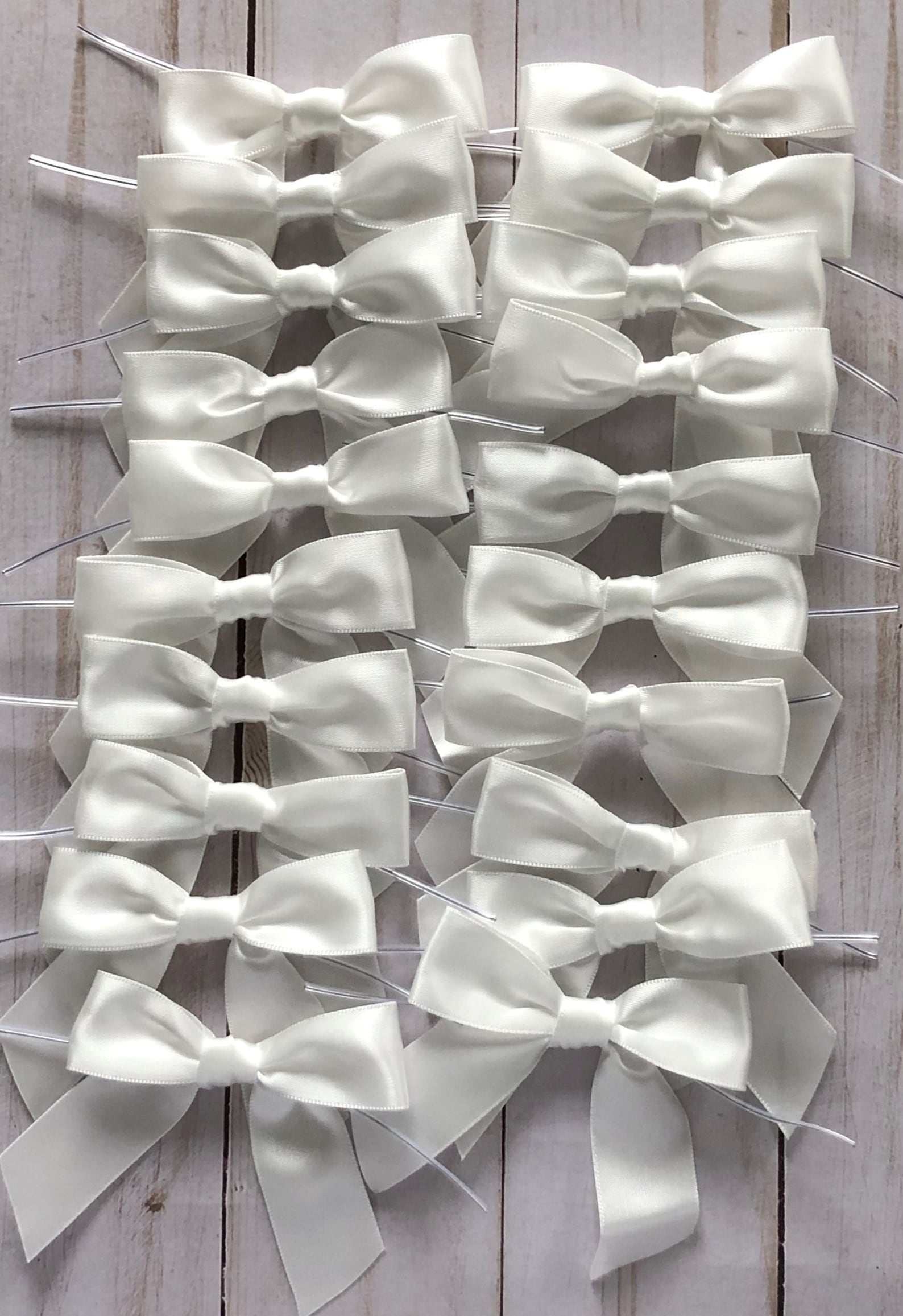 20 White Satin Bows Small White Party Favor Bow Wedding - Etsy